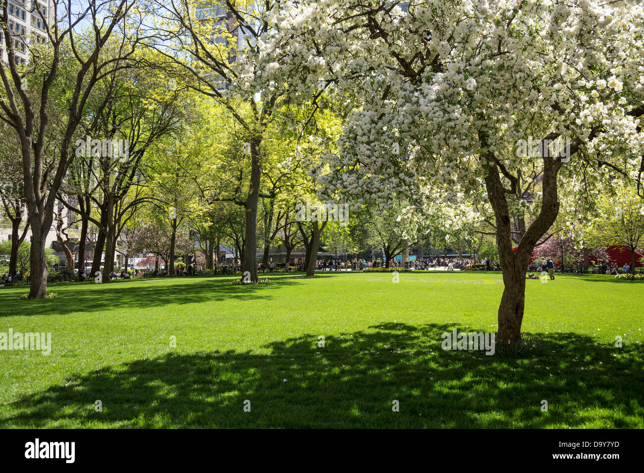 Oval park hi-res stock photography and images - Alamy