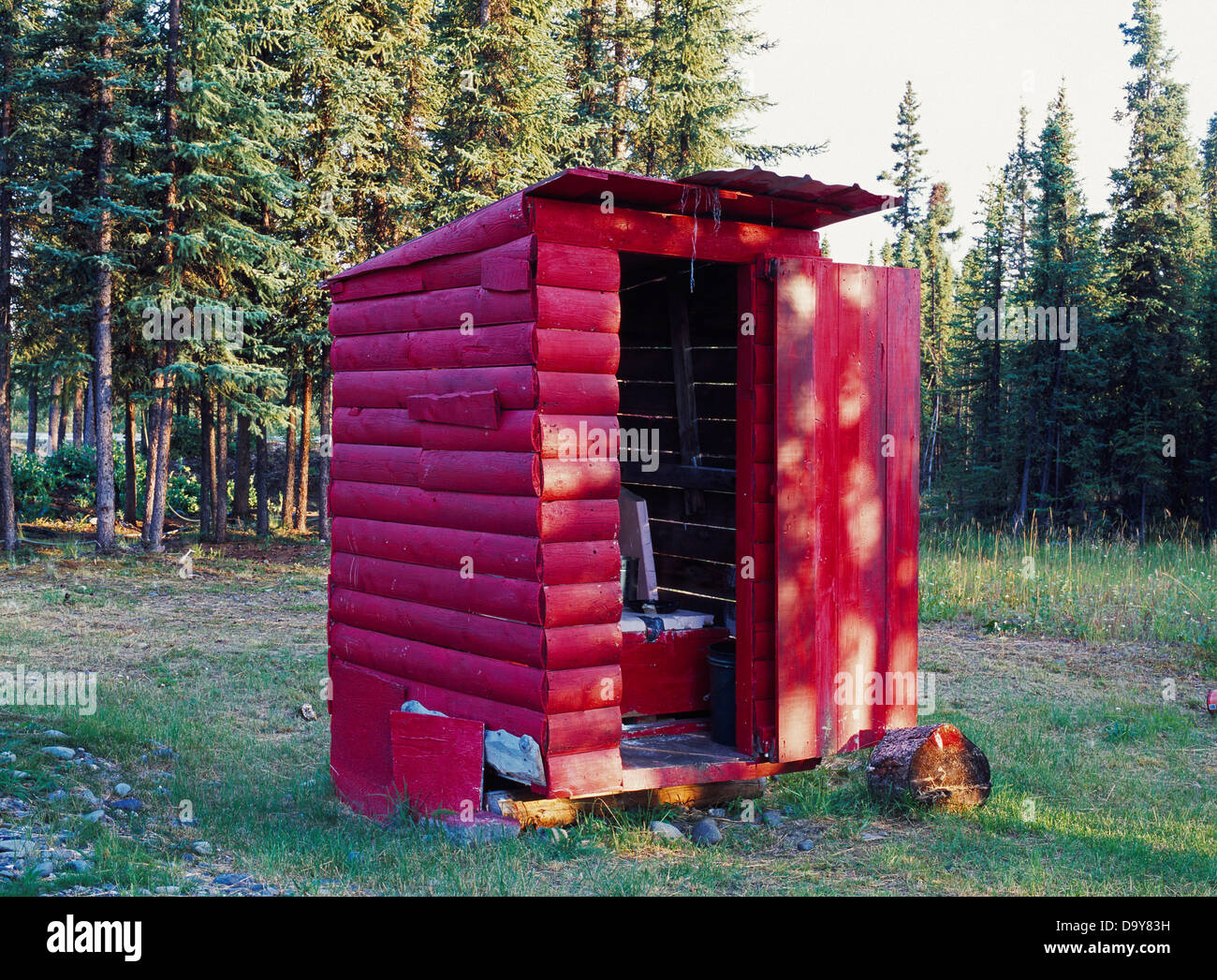 USA, Alaska, Chistochina, Bright red outhouse Stock Photo - Alamy