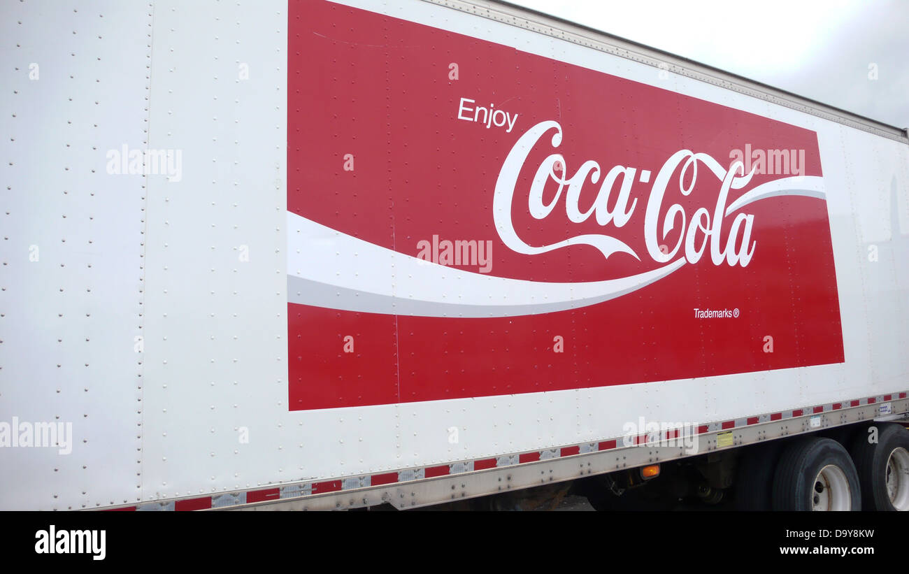 Coke Truck Stock Photos & Coke Truck Stock Images - Alamy