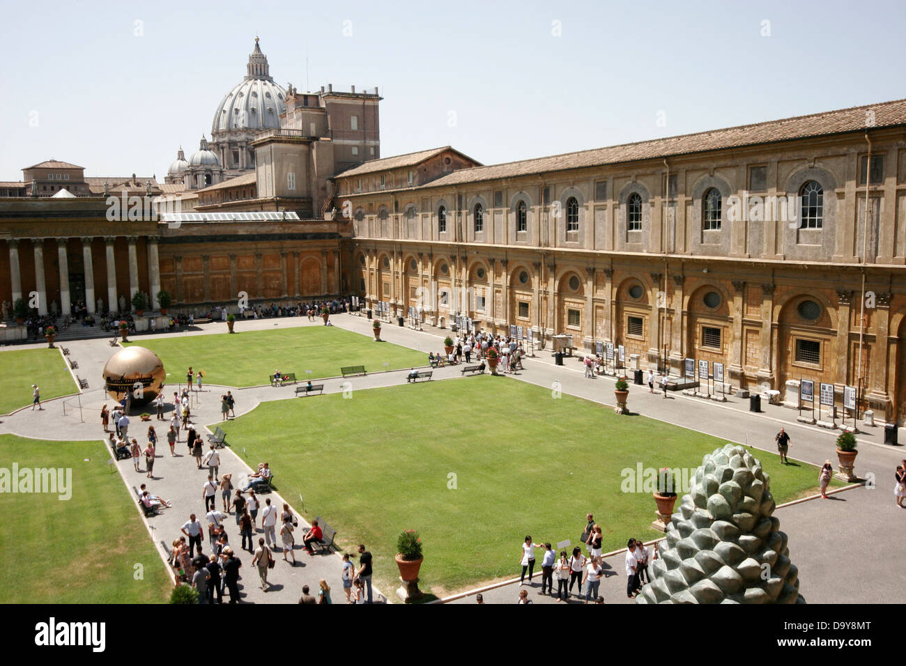 Courtyard at the vatican hi-res stock photography and images - Alamy
