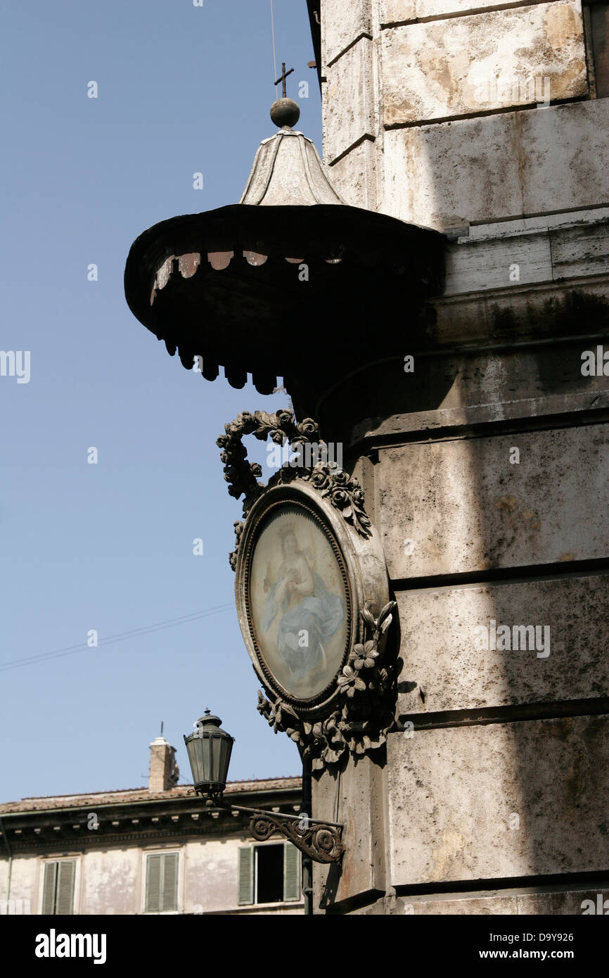 Image of Virgin Mary at the corner of the building in Rome, Italy Stock ...
