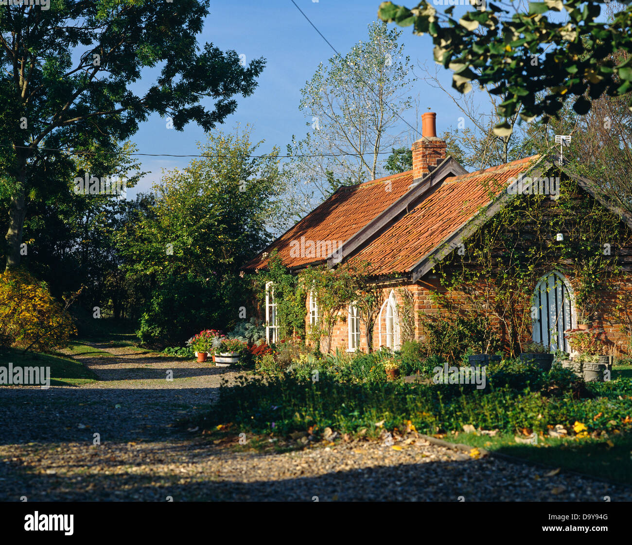 The 17th century country cottage hi-res stock photography and images ...