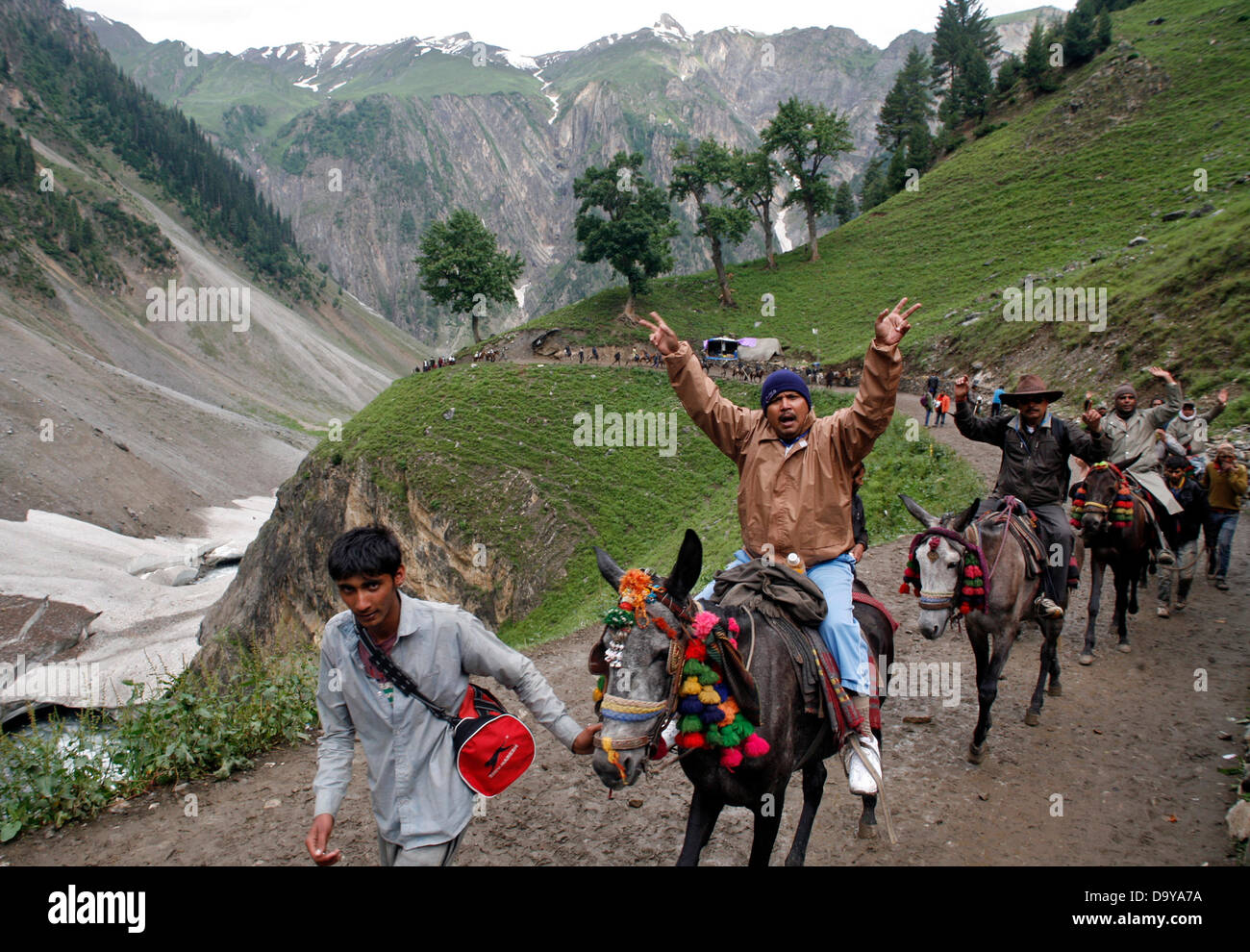 Baltal, Indian Administered Kashmir 28th June 2013.Hindu devotees walk ...