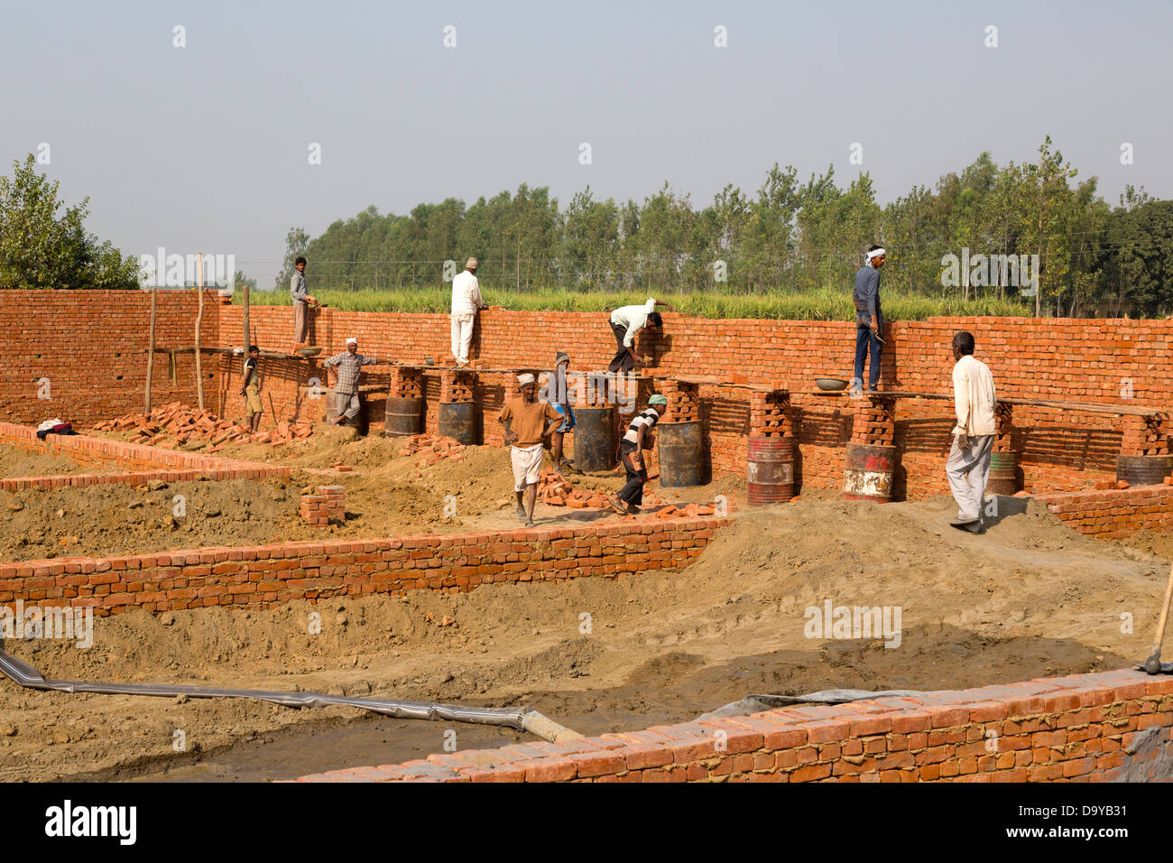 India, Uttar Pradesh, Aligarh, men building brick wall Stock Photo - Alamy