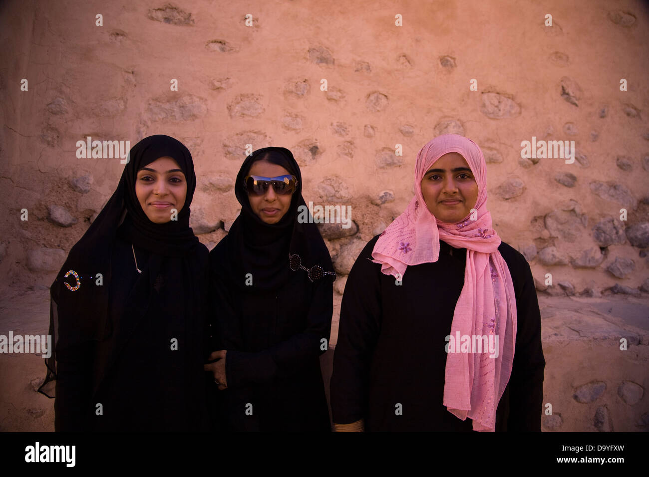 Women traditional dress oman hi-res stock photography and images - Alamy