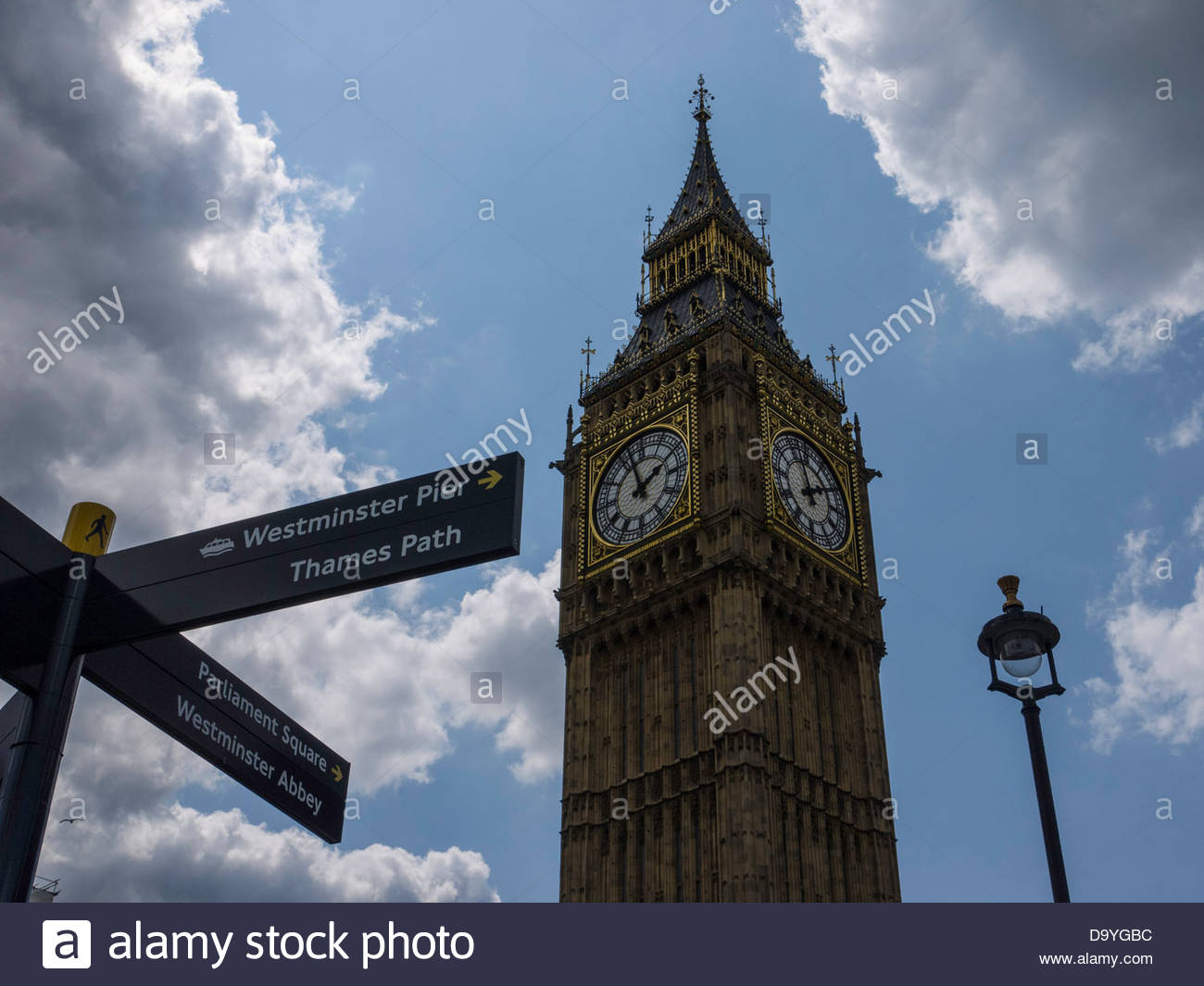 London Signs Direction Stock Photos & London Signs Direction Stock ...