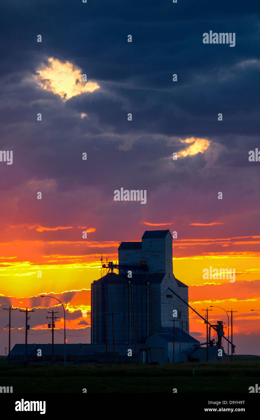 Grain elevators at sunset, Warner, Alberta, Canada Stock Photo - Alamy