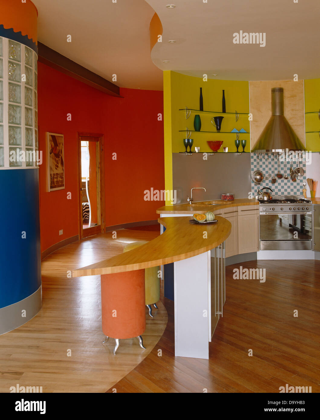 Red bar interior hi-res stock photography and images - Alamy