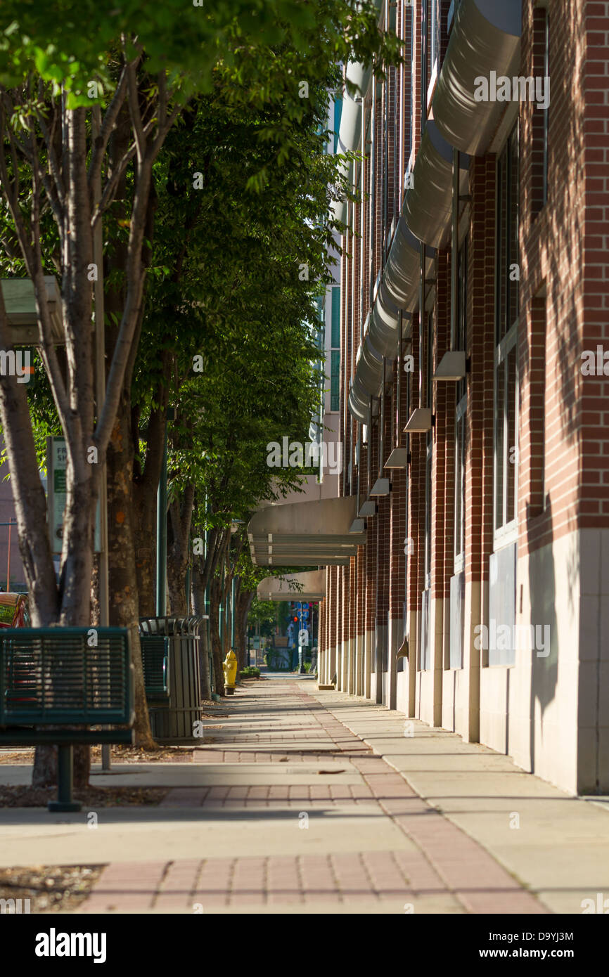Empty tree-lined sidewalk in downtown Chattanooga, TN Stock Photo - Alamy