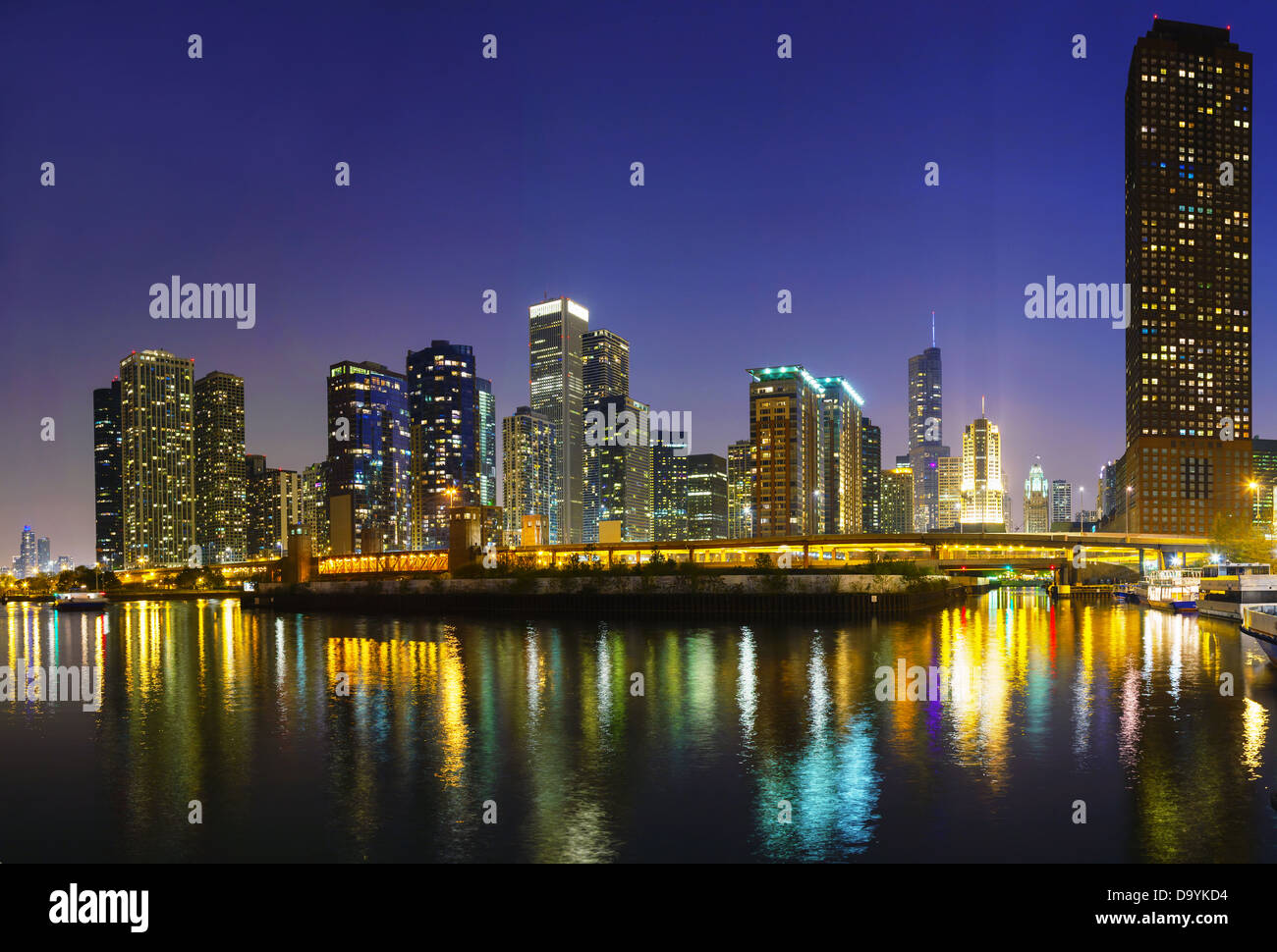 Night time downtown hi-res stock photography and images - Alamy
