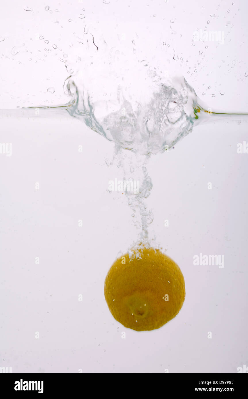 Lemon in water Stock Photo - Alamy
