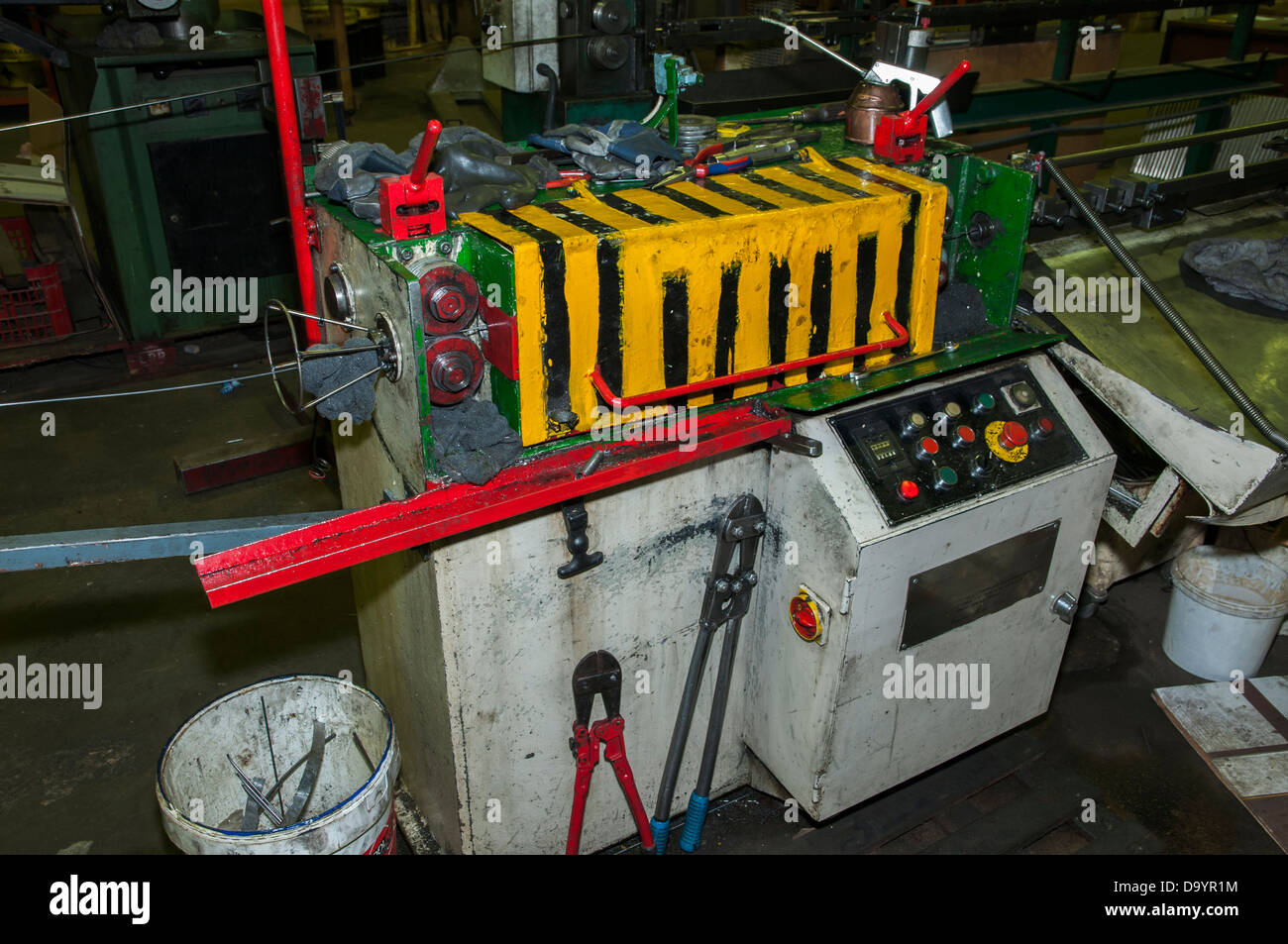 rod cutting machine capable of cutting very strong 10mm shaft Stock ...