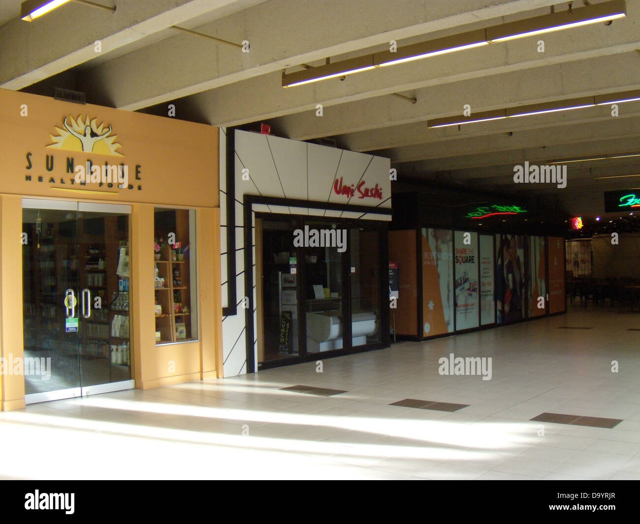 Restaurants in 22Winnipeg Square 22 underground mall in Winnipeg ...