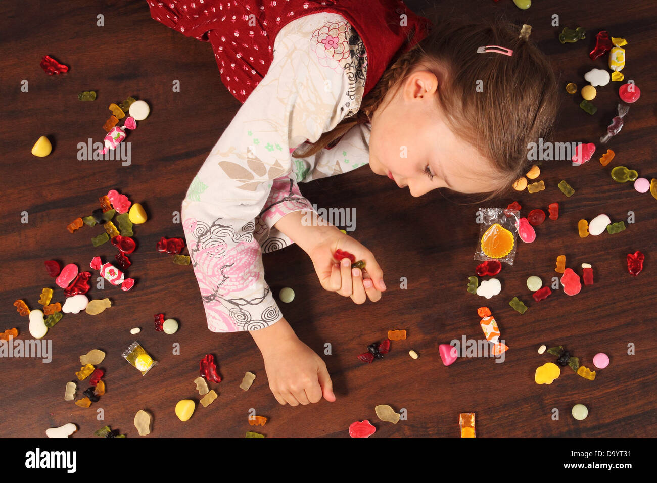 Children with sweets hi-res stock photography and images - Alamy