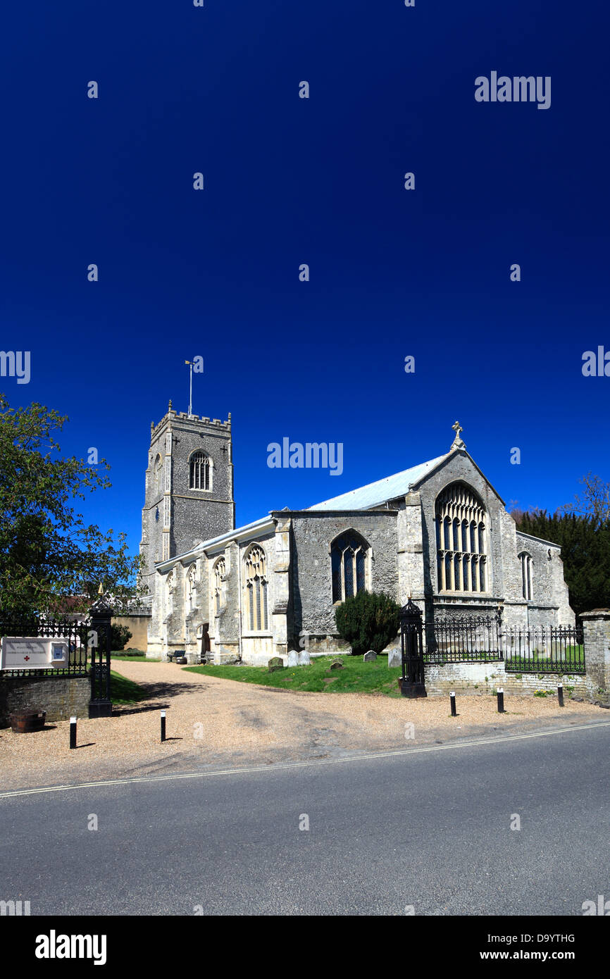 Summer, St Michaels parish church, Framlingham village, Suffolk County ...