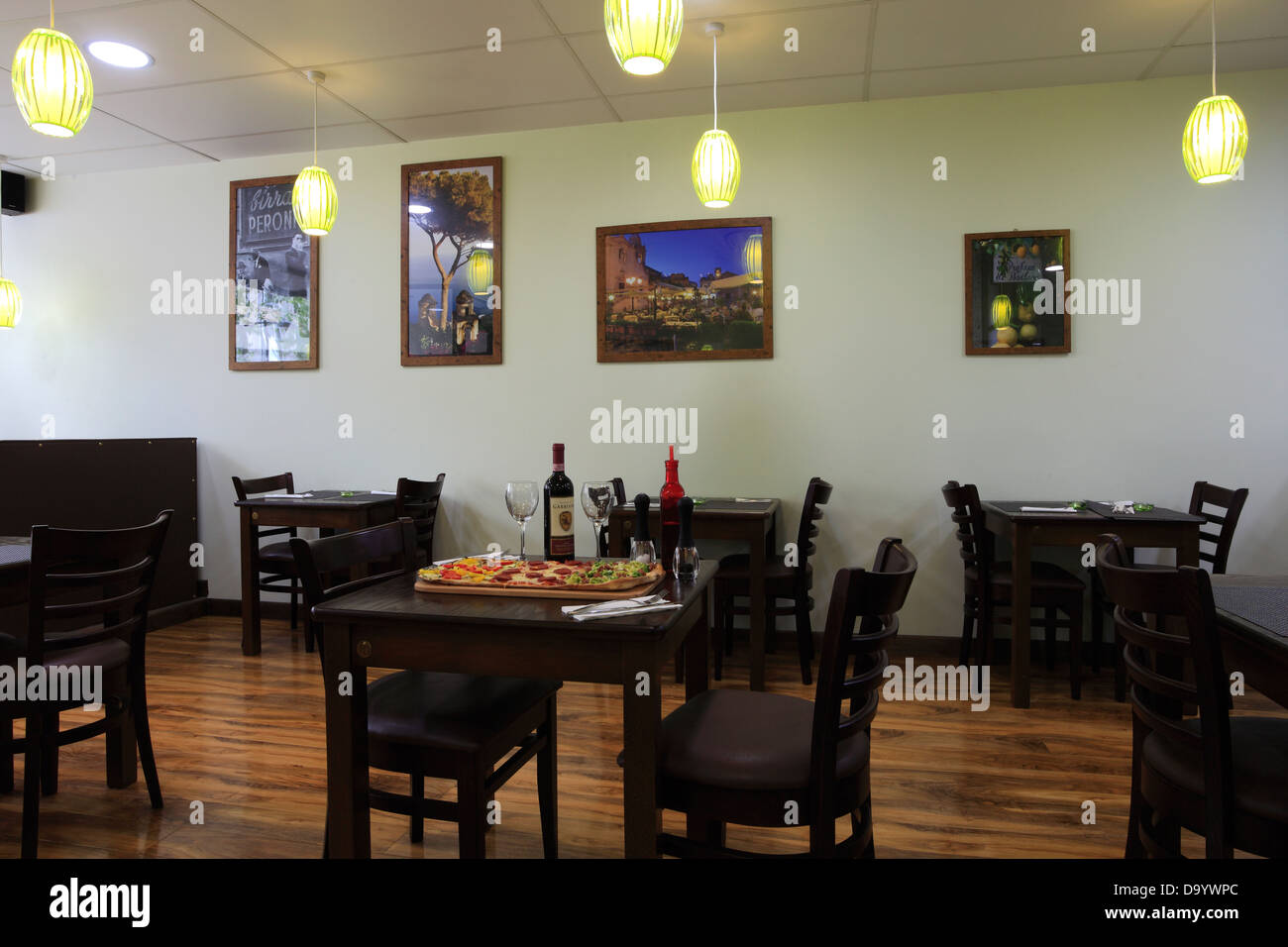 Italian restaurant inside hi-res stock photography and images - Alamy