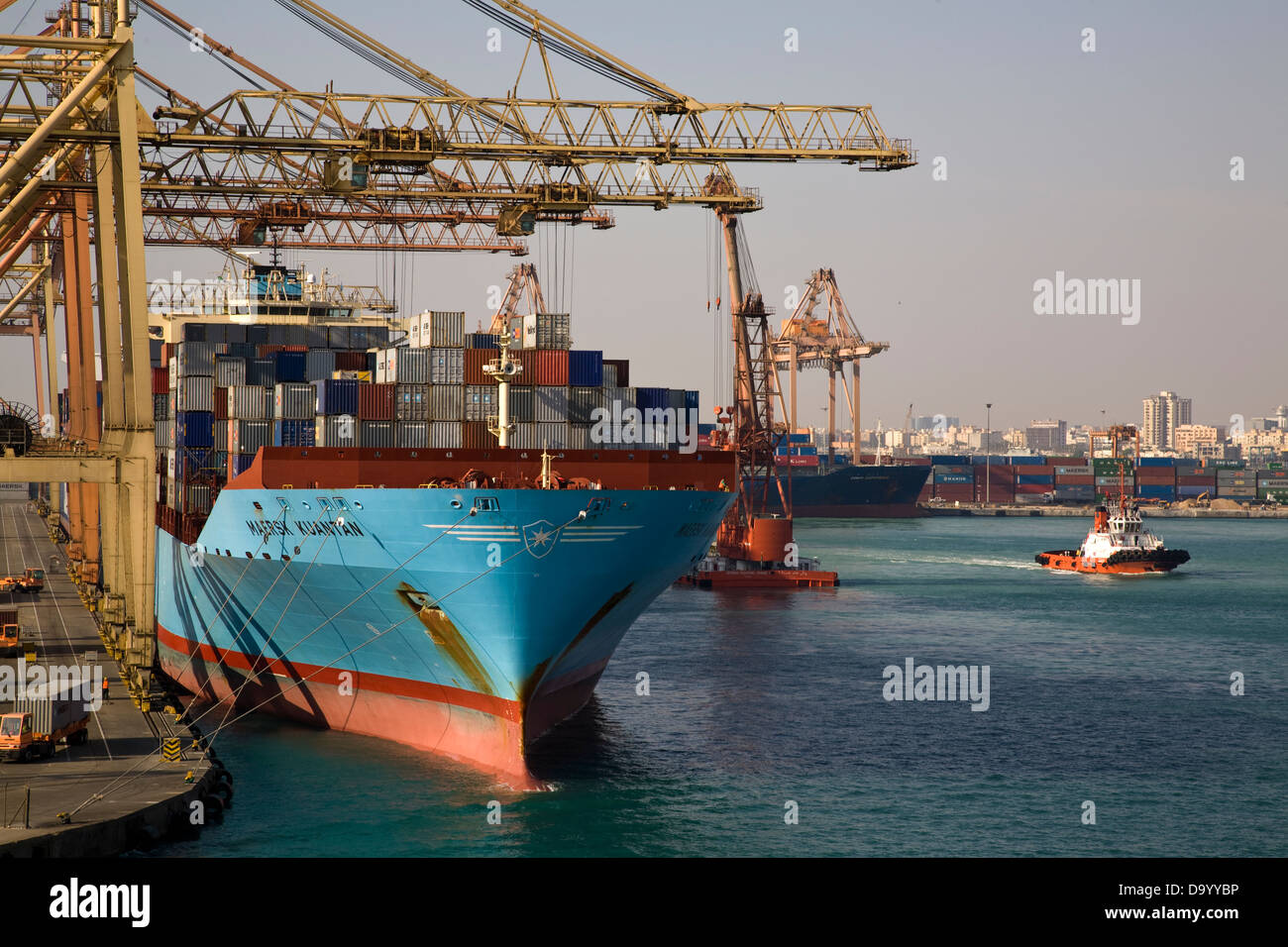 Saudi arabia shipping hi-res stock photography and images - Alamy