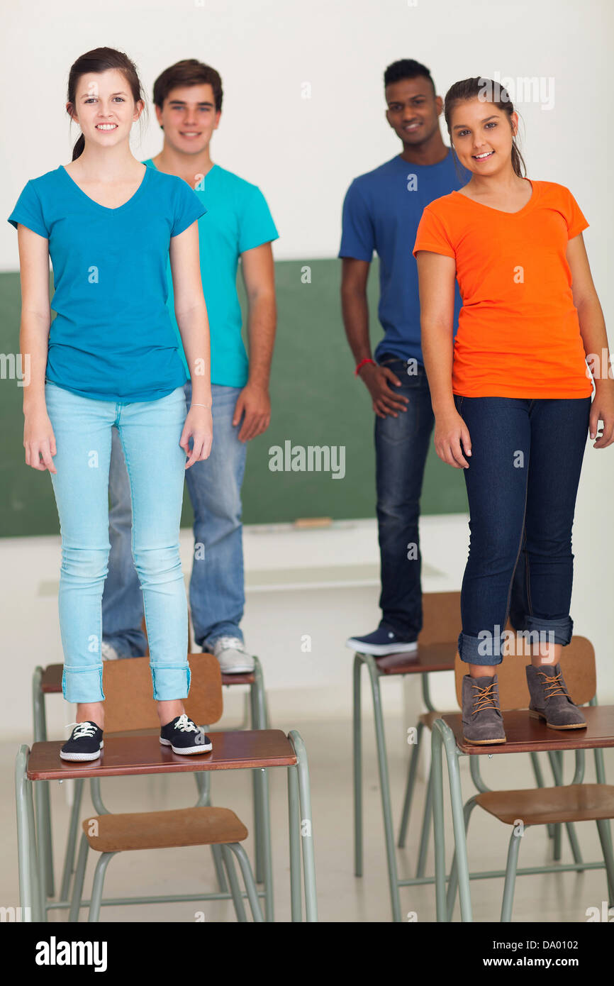 Indian school friends group standing hi-res stock photography and ...