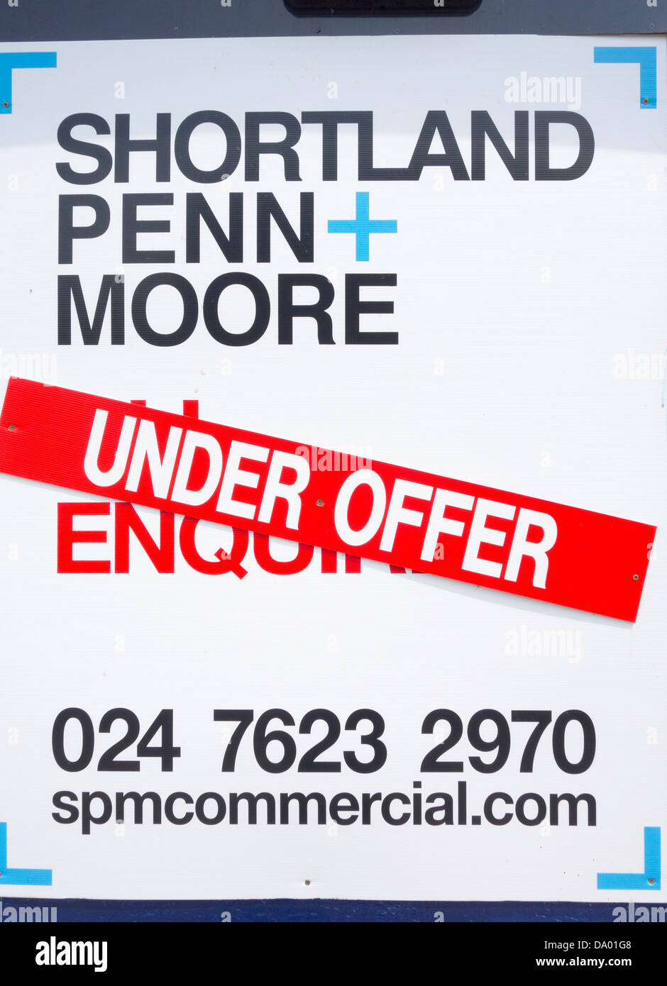 Under the sign hi-res stock photography and images - Alamy