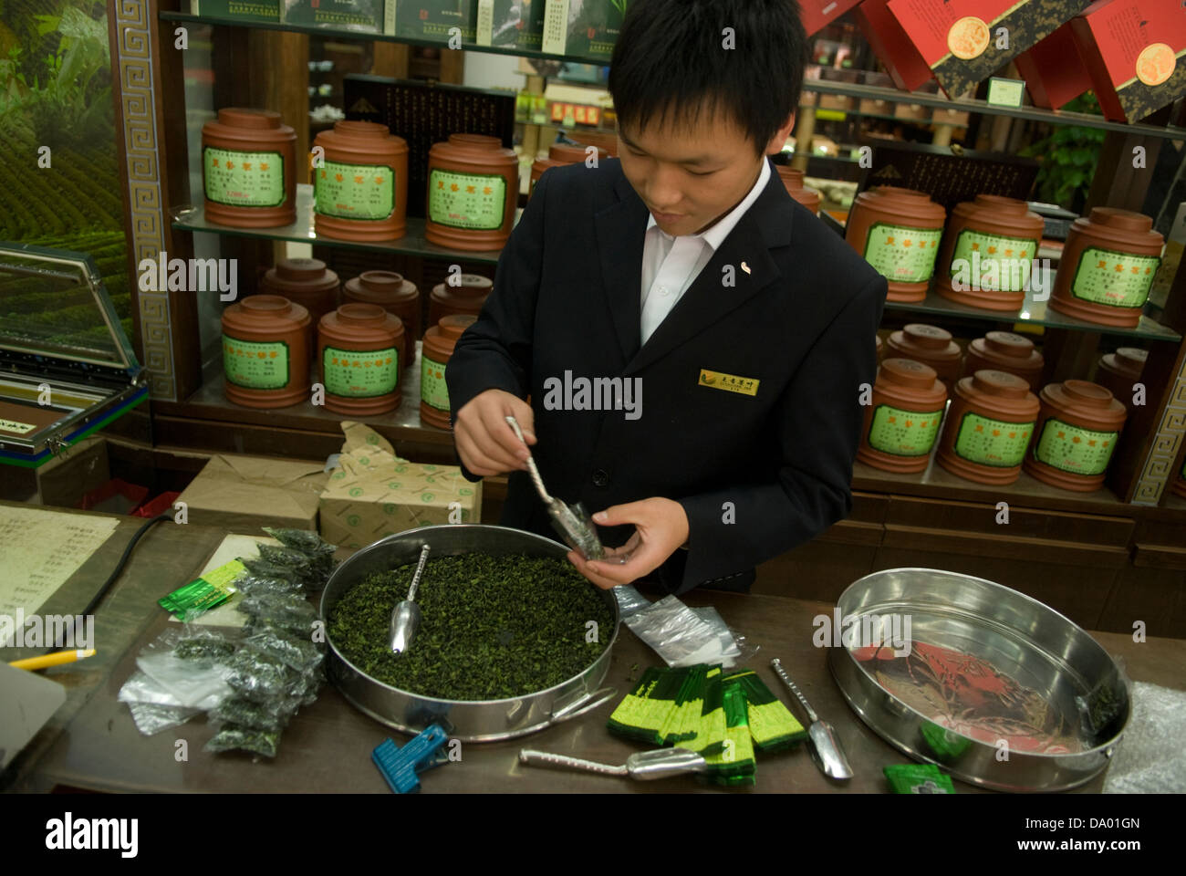 Chinese salesperson beijing china hi-res stock photography and images ...