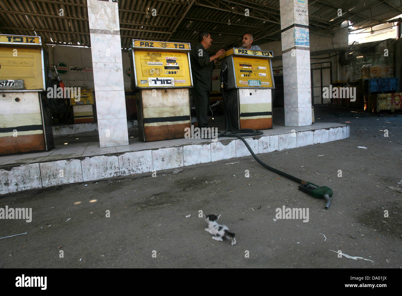 Gas lines egypt hi-res stock photography and images - Alamy