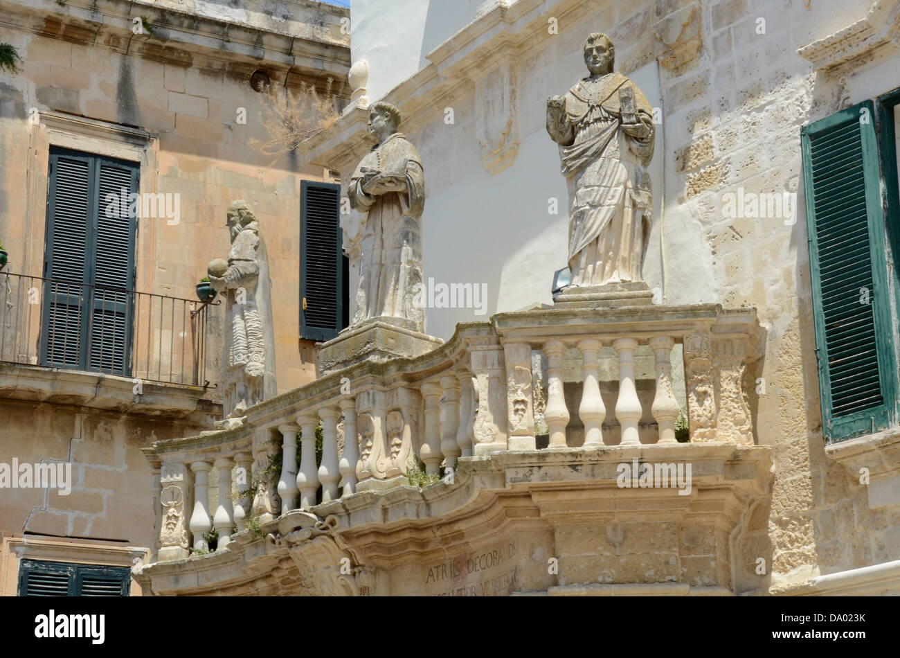 Statues, entrance to Piazza Duomo, Lecce, Italy Stock Photo - Alamy