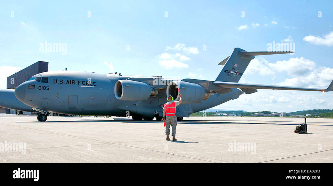 The 137th Airlift Squadron operates the McDonnell Douglas C-17 ...