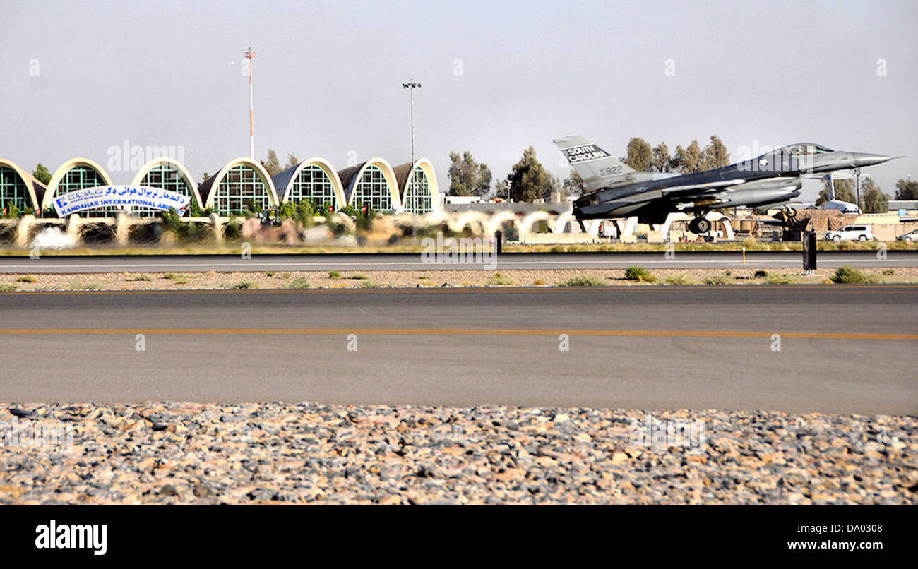 The 157th Expeditionary Fighter Squadron's Lockheed F-16C Block 52P ...