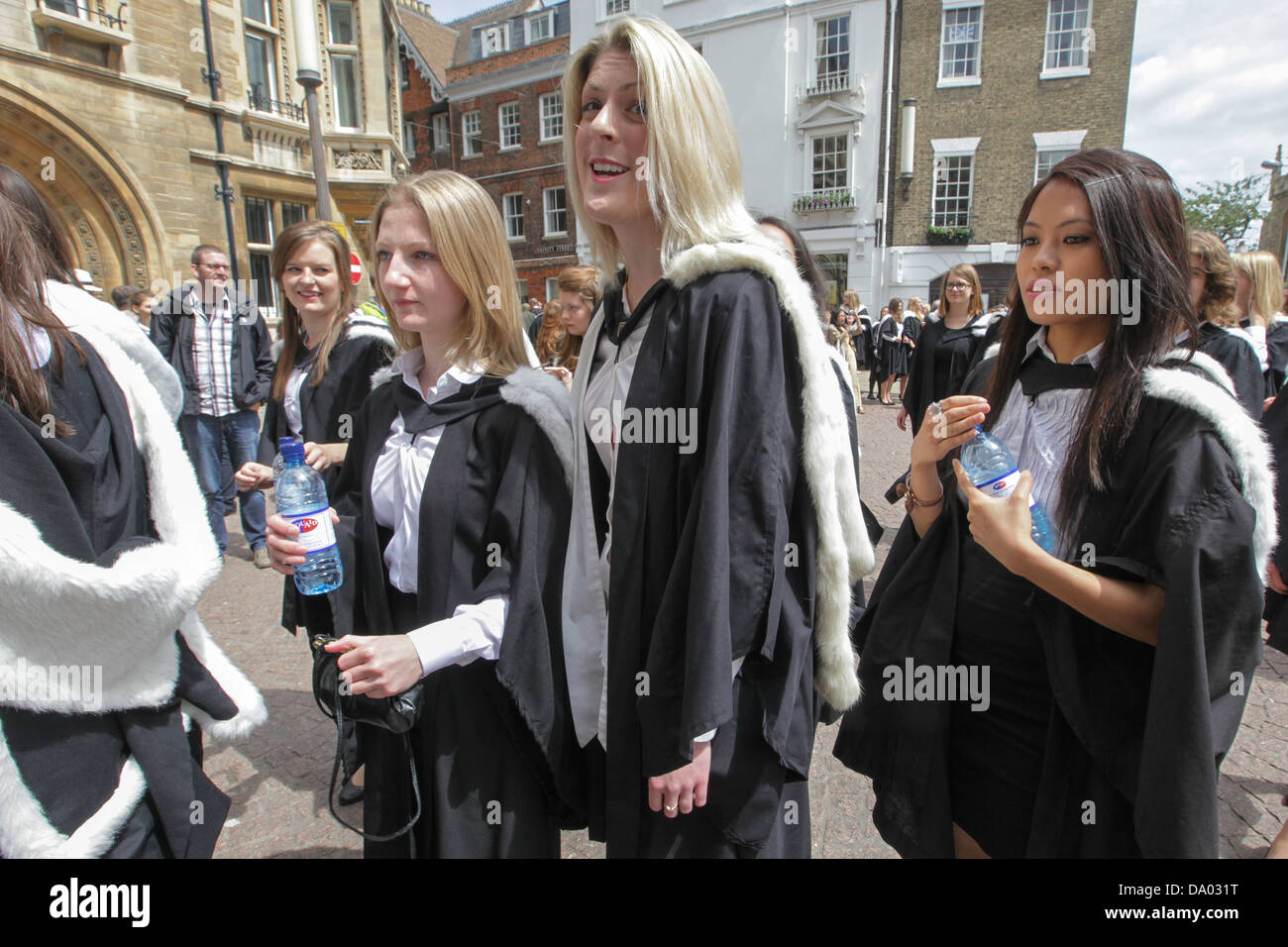 GRADUATION DAT AT CAMBRIDGE UNIVERSITY SHOWS STUDENTS ON THEIR WAY TO ...