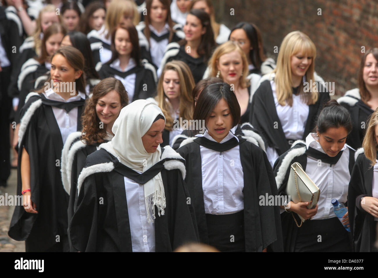 GRADUATION DAY AT CAMBRIDGE UNIVERSITY SHOWS STUDENTS ON THEIR WAY TO ...