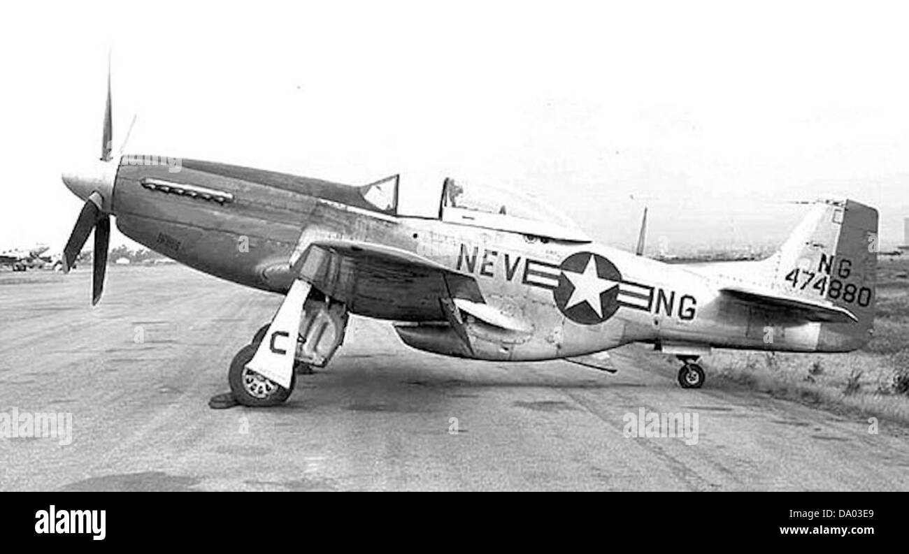 P 51d 30 na mustang hi-res stock photography and images - Alamy