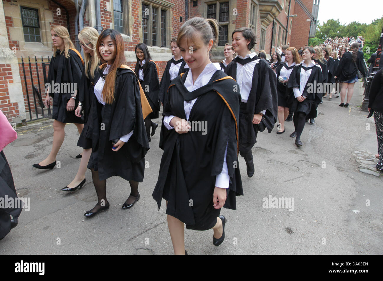 GRADUATION DAT AT CAMBRIDGE UNIVERSITY SHOWS STUDENTS ON THEIR WAY TO ...