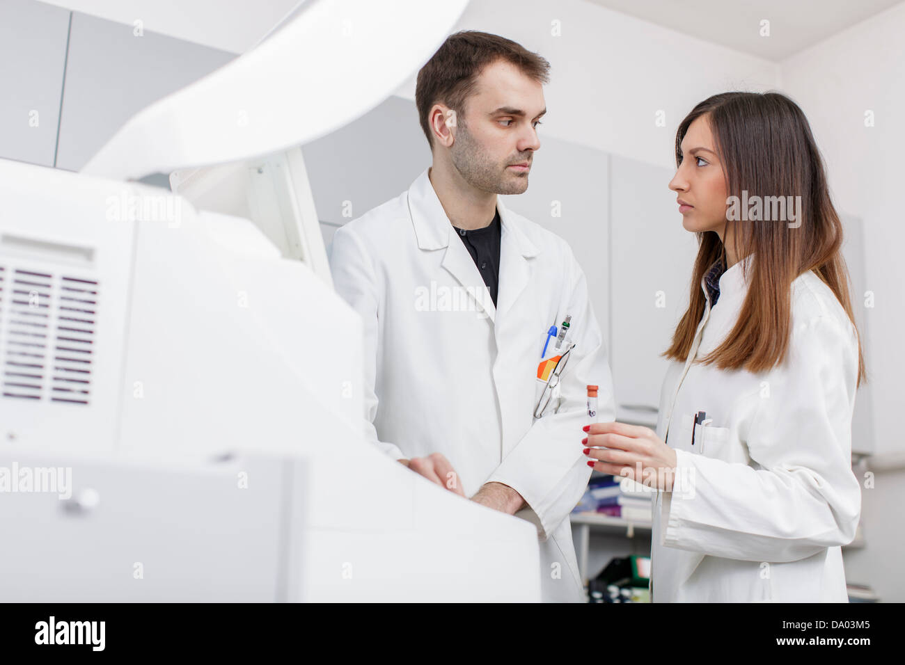 Doctors in the modern medical laboratory Stock Photo - Alamy