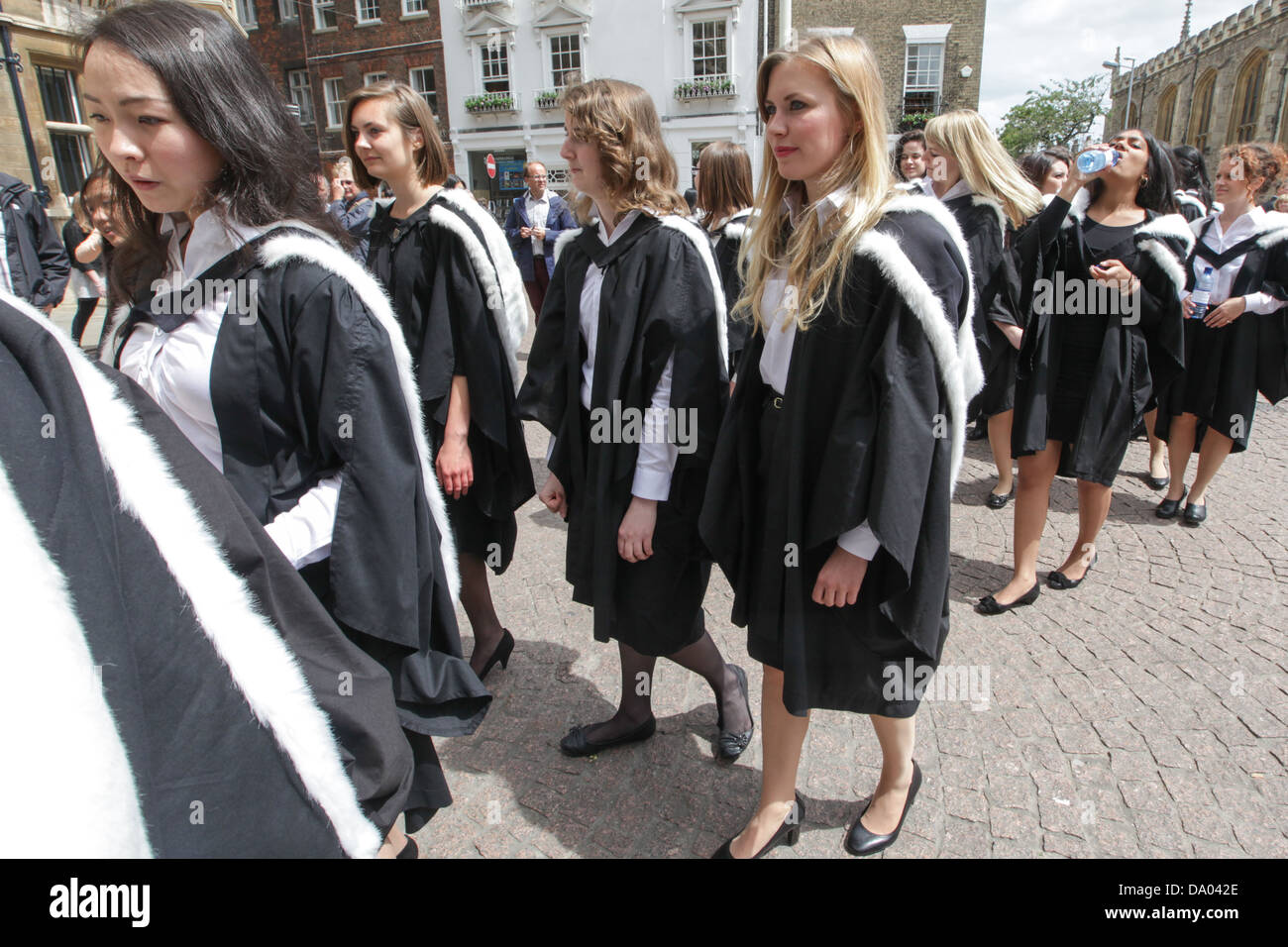 GRADUATION DAT AT CAMBRIDGE UNIVERSITY SHOWS STUDENTS ON THEIR WAY TO ...