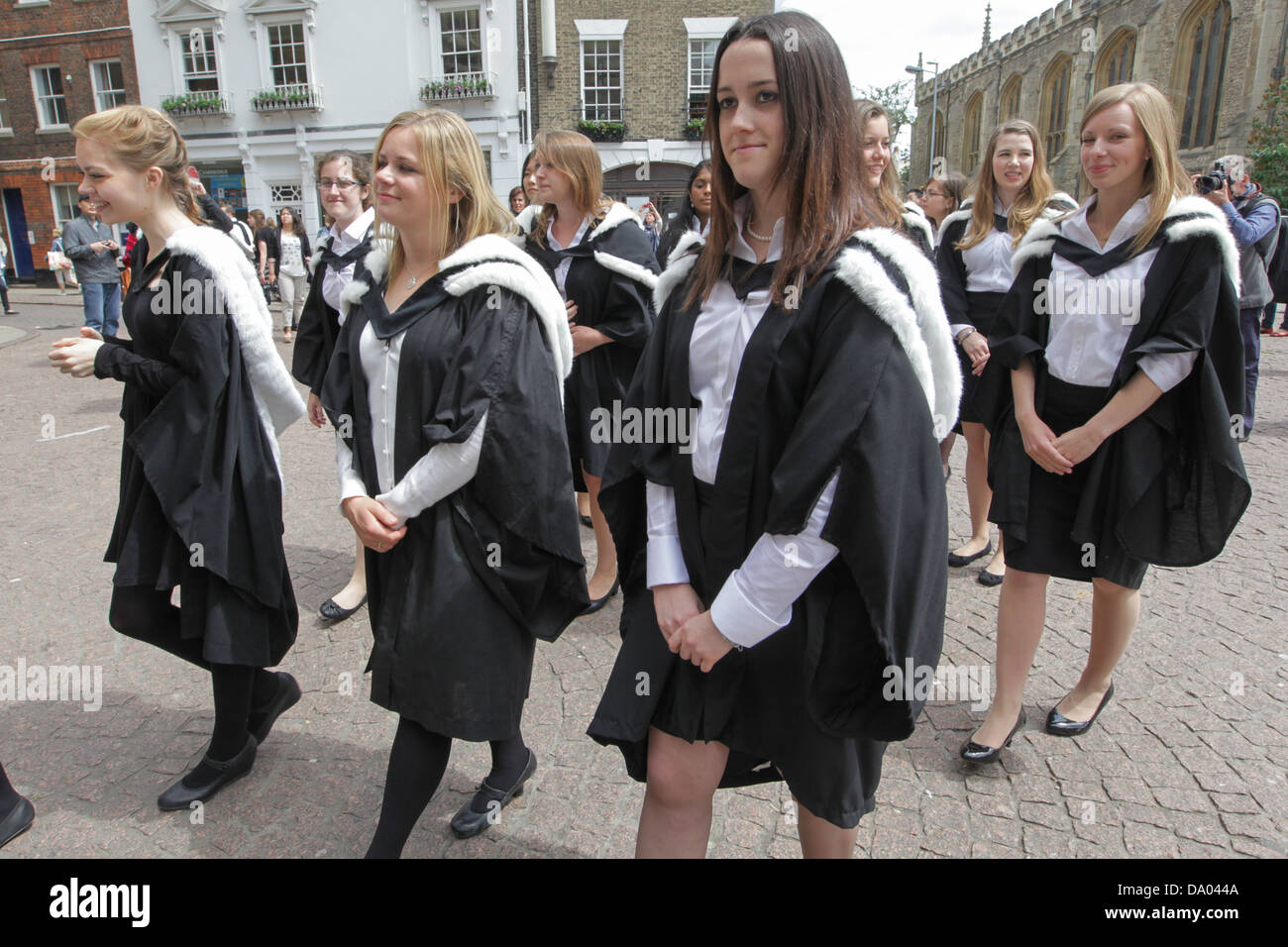 GRADUATION DAT AT CAMBRIDGE UNIVERSITY SHOWS STUDENTS ON THEIR WAY TO ...