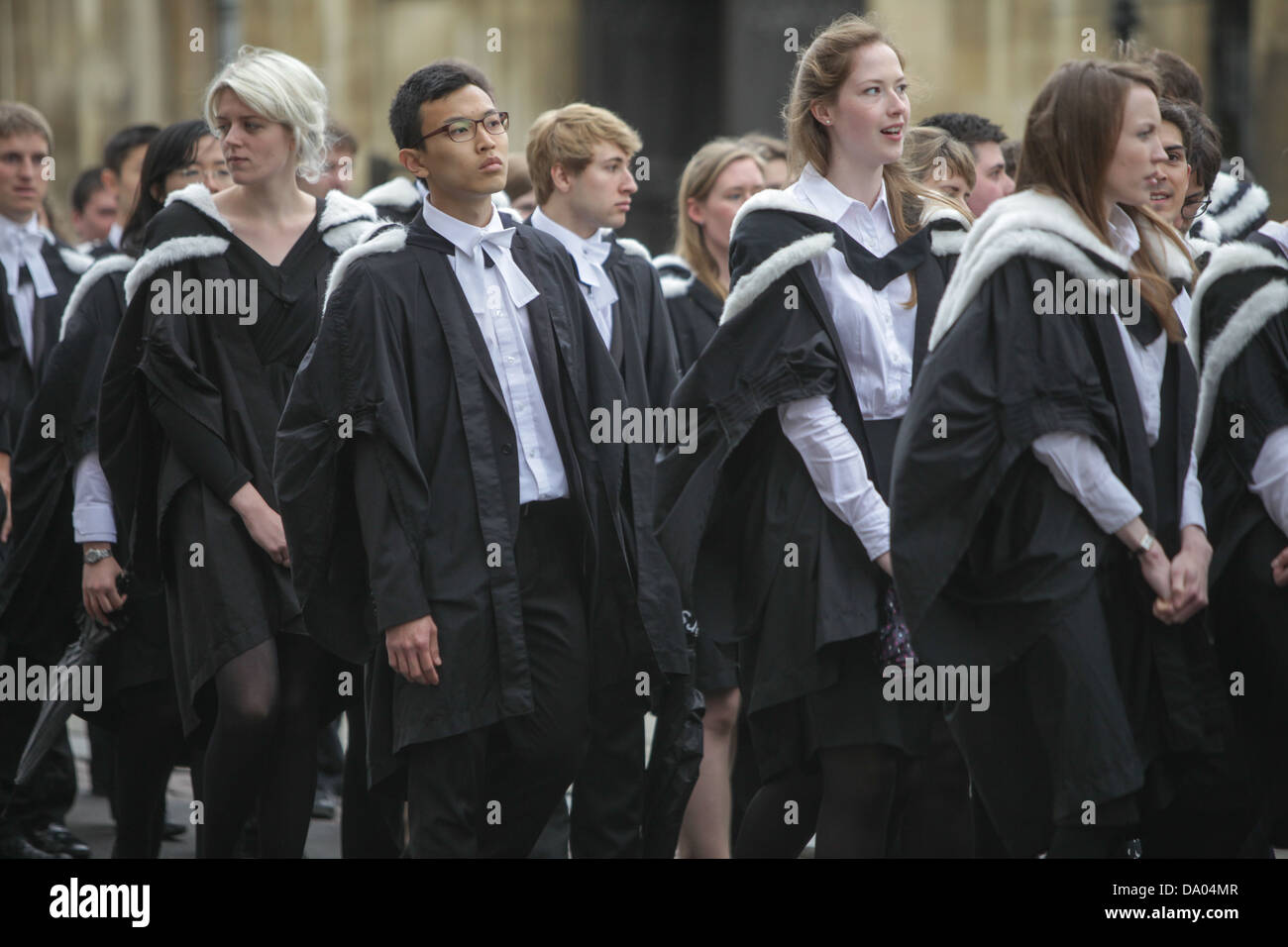 GRADUATION DAT AT CAMBRIDGE UNIVERSITY SHOWS STUDENTS ON THEIR WAY TO ...