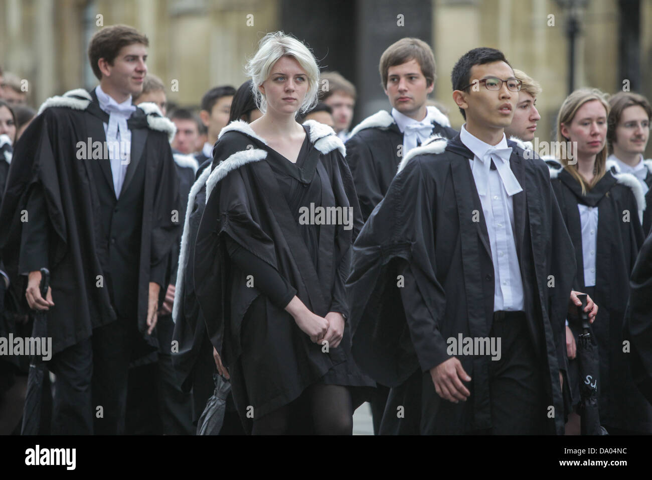 GRADUATION DAT AT CAMBRIDGE UNIVERSITY SHOWS STUDENTS ON THEIR WAY TO ...