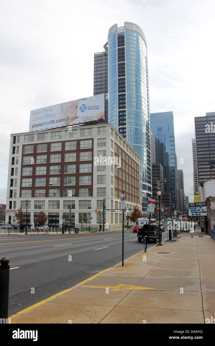 Philadelphia glass buildings hi-res stock photography and images - Alamy