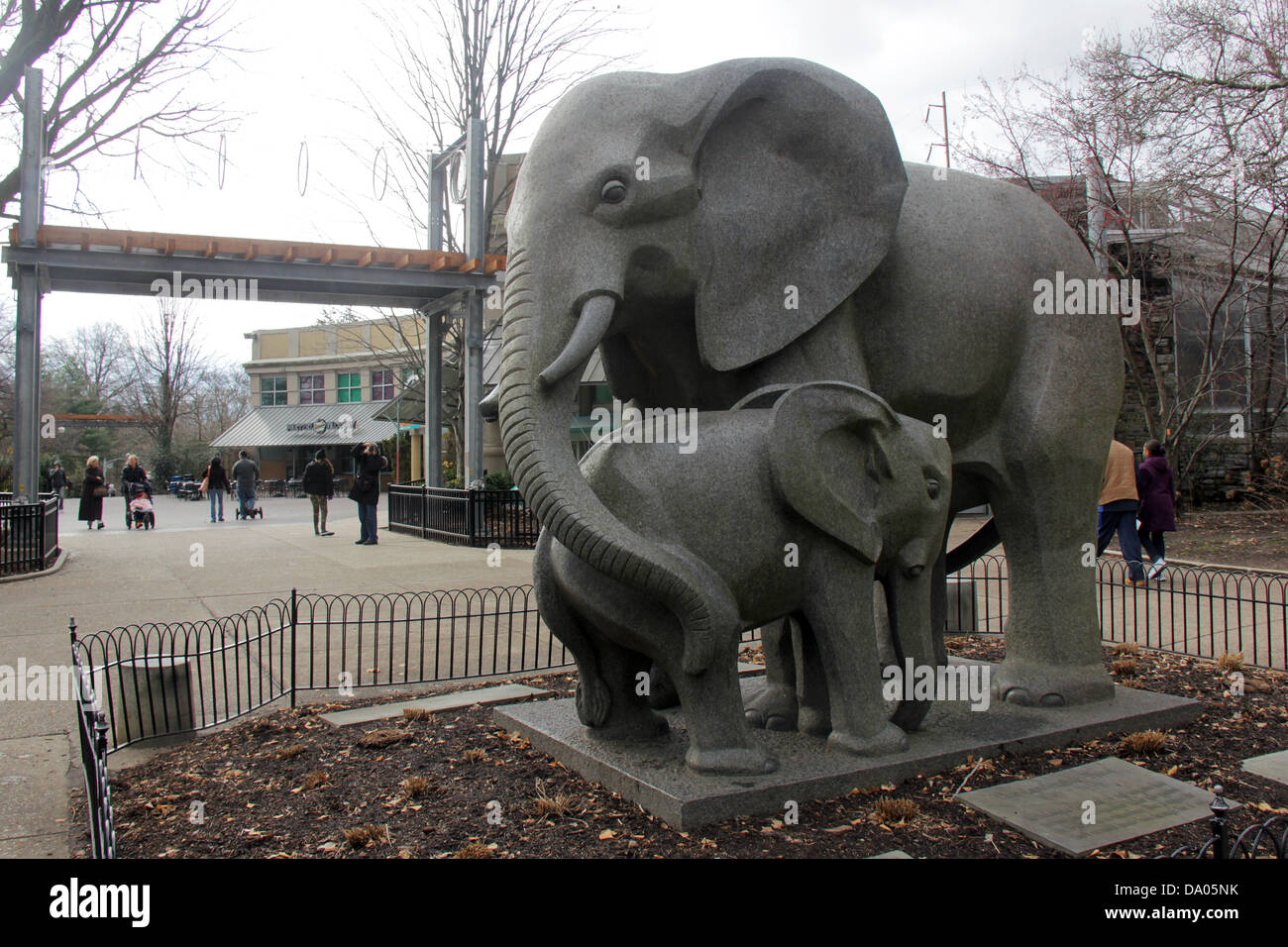 Elephant statue at the Philadelphia Zoo Stock Photo - Alamy