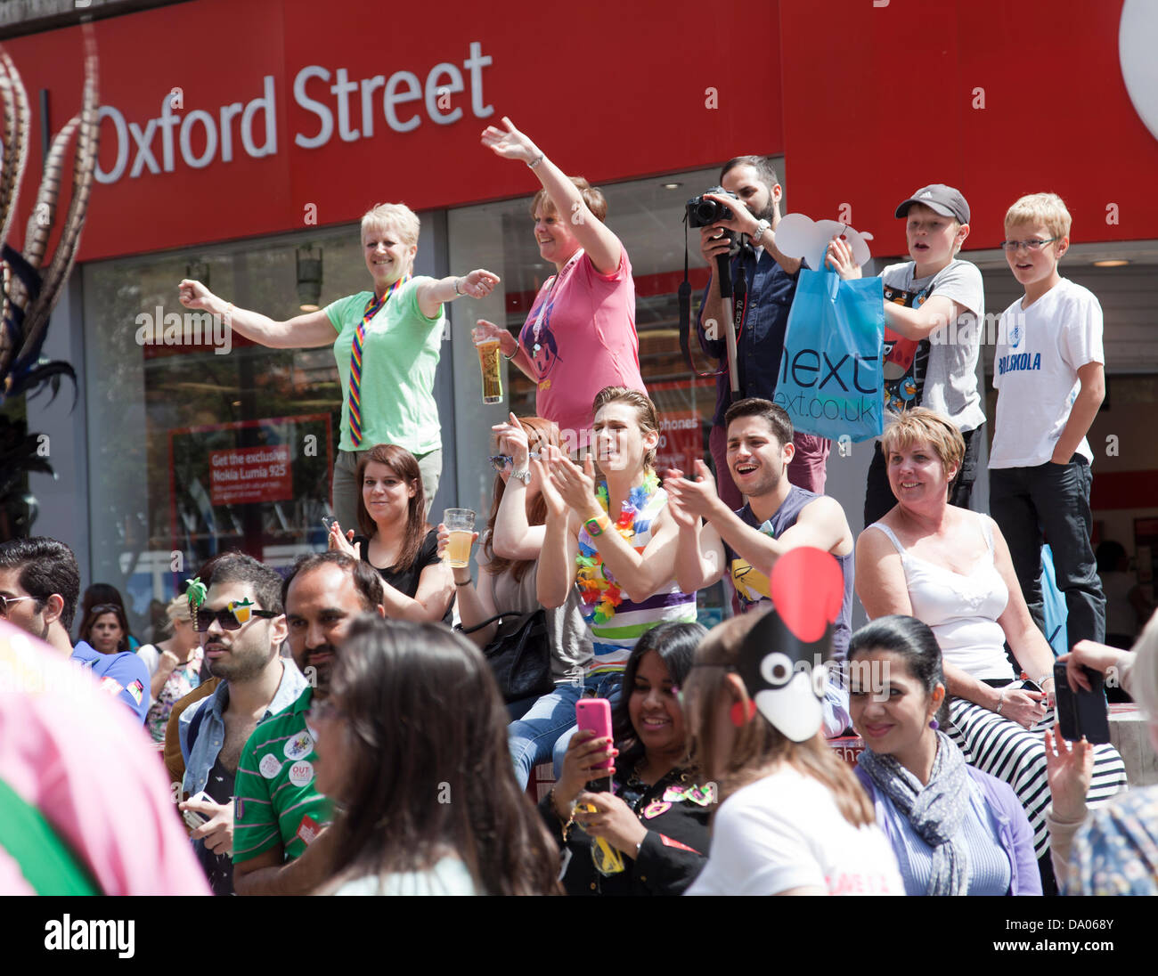 Applaud people hi-res stock photography and images - Alamy
