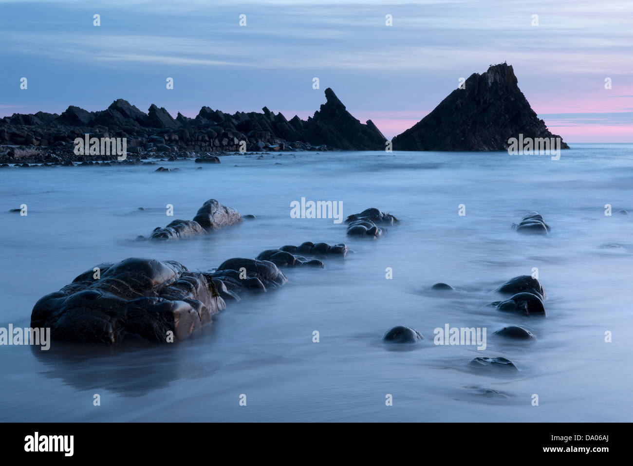 V shaped rocks hi-res stock photography and images - Alamy