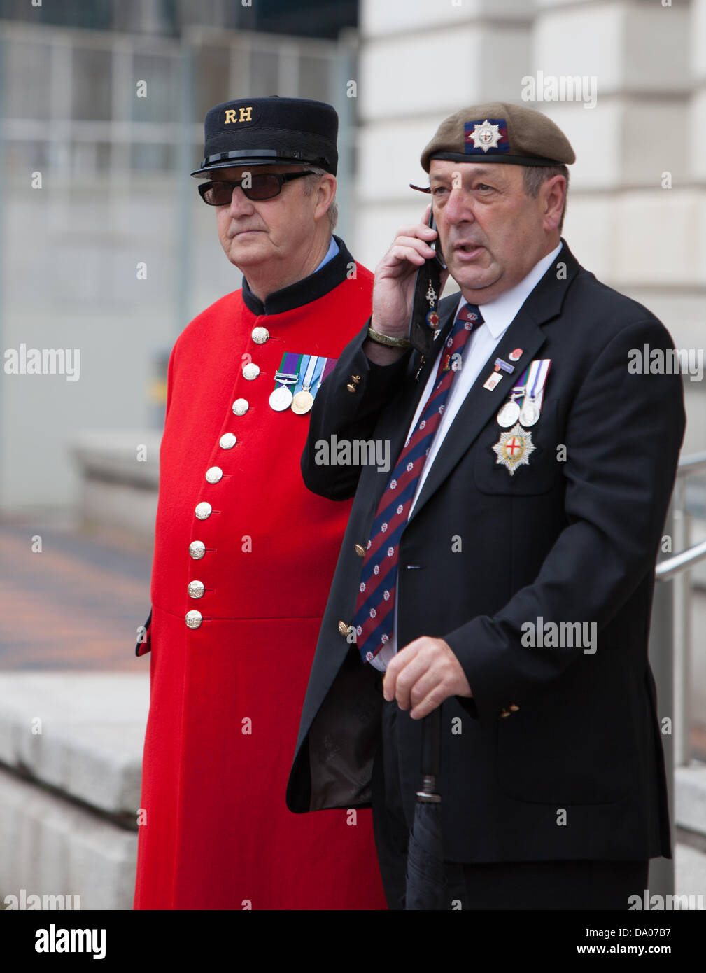 Medals uniform red coat hat hi-res stock photography and images - Alamy