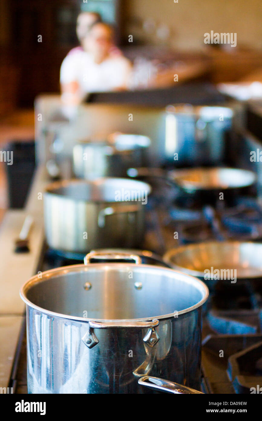 Kids learning how to cook in cooking school Stock Photo - Alamy