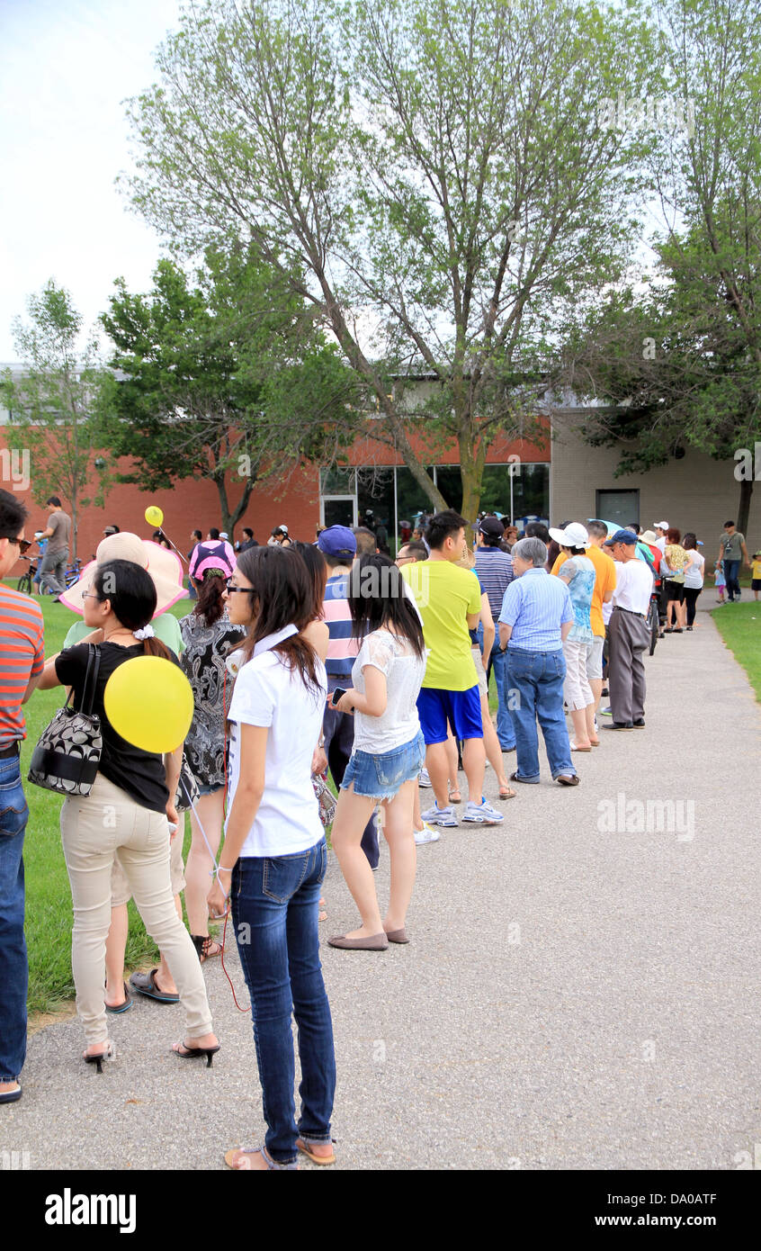 People Waiting in Line Stock Photo - Alamy