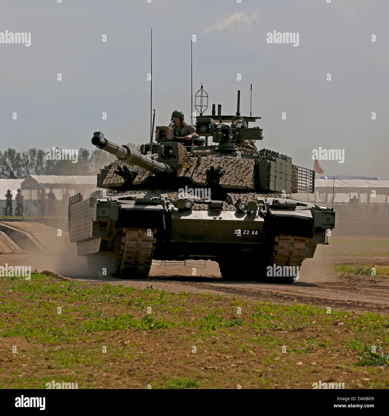 British army challenger 2 battle tank hi-res stock photography and ...