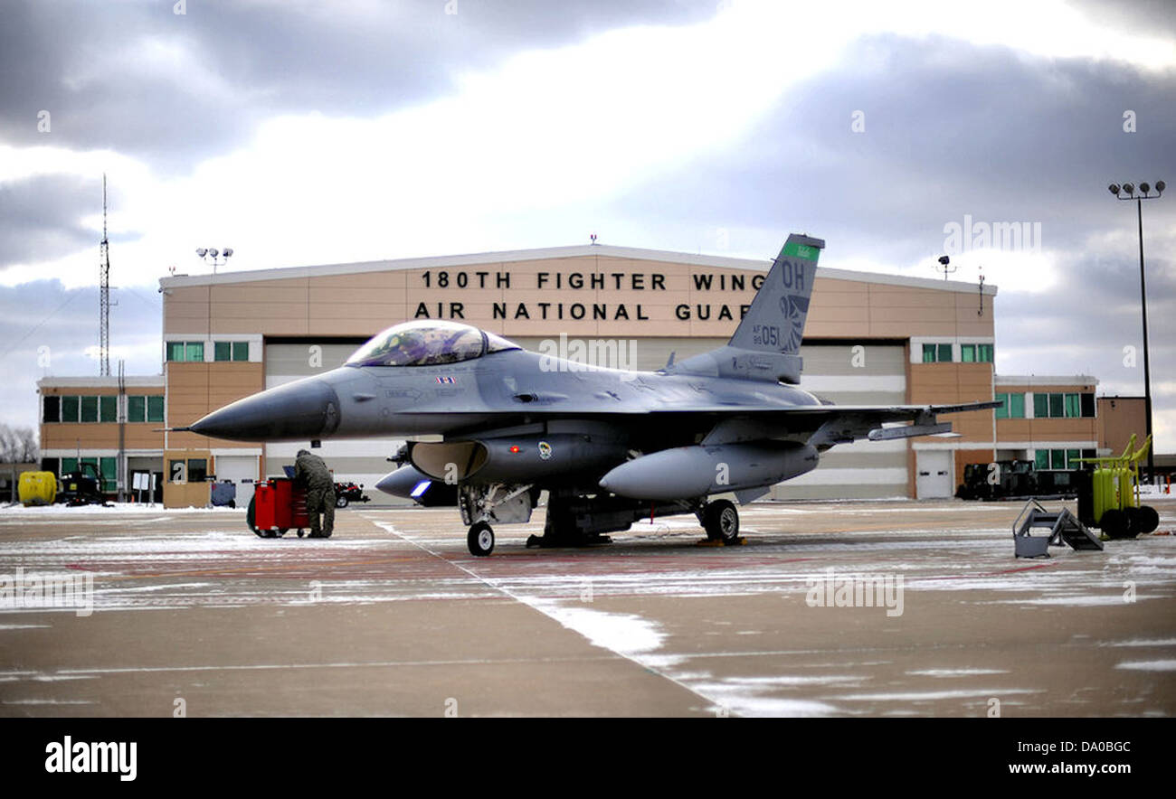 The 112th Fighter Squadron operates the General Dynamics F-16C Block ...
