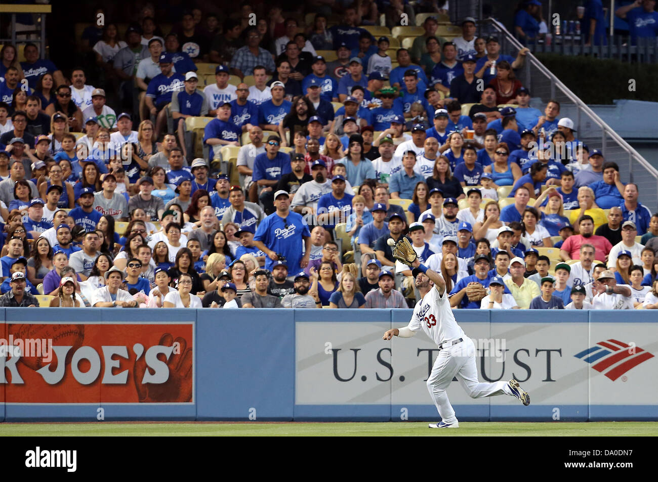 Baseball stadium crowd hi-res stock photography and images - Alamy