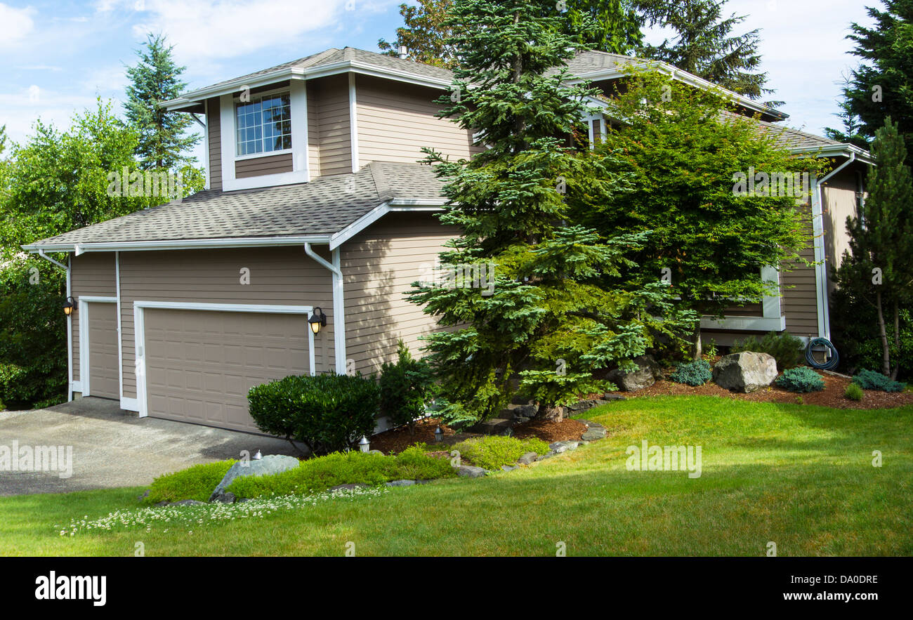 Large new home exterior hi-res stock photography and images - Alamy