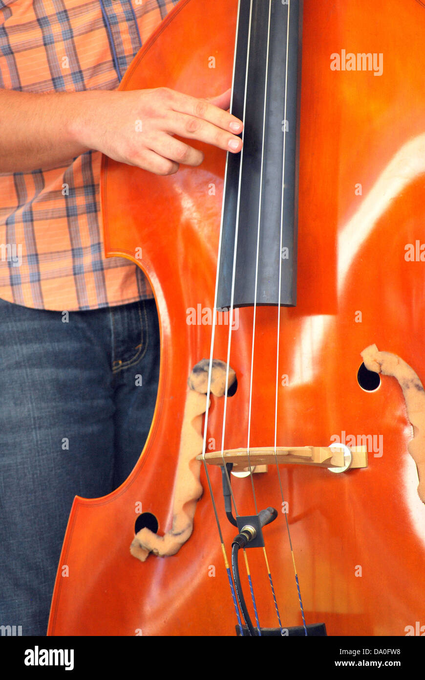 String bass hi-res stock photography and images - Alamy