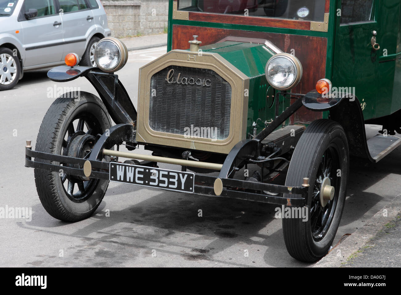 1983 Homark Replica Vintage Model T Ford Delivery Van Stock Photo - Alamy